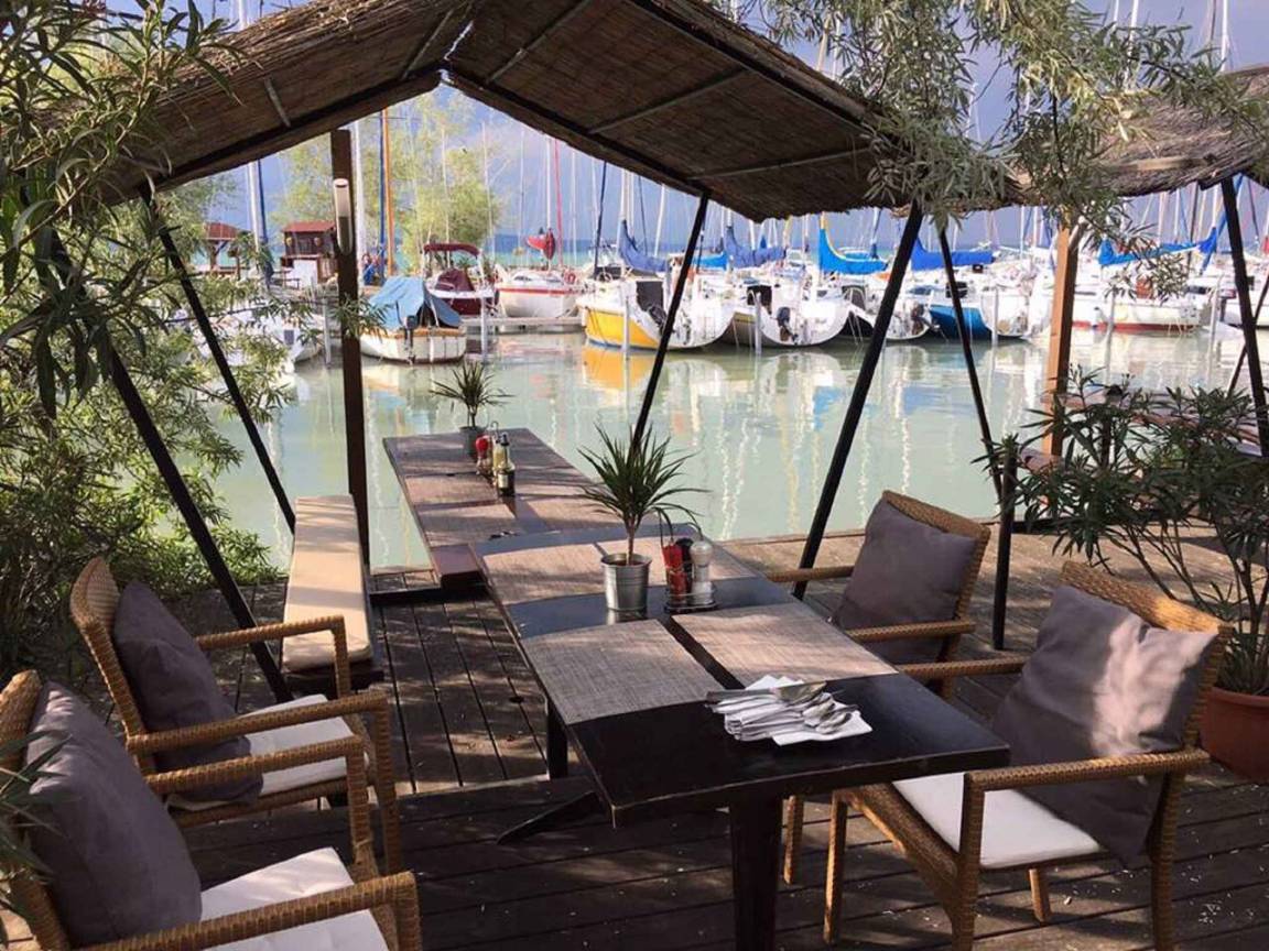 160 M² House ∙ 4 Bedrooms ∙ 8 Guests - Siófok