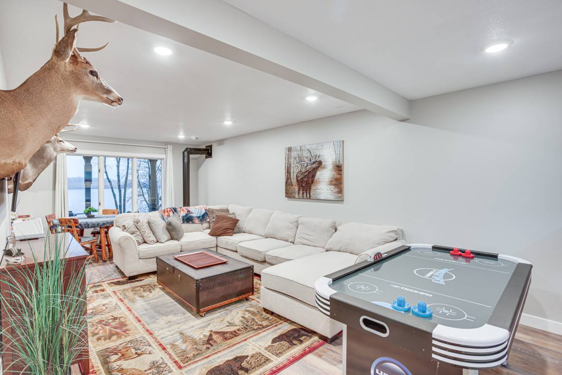 259 M² House ∙ 3 Bedrooms ∙ 12 Guests - Annandale, MN