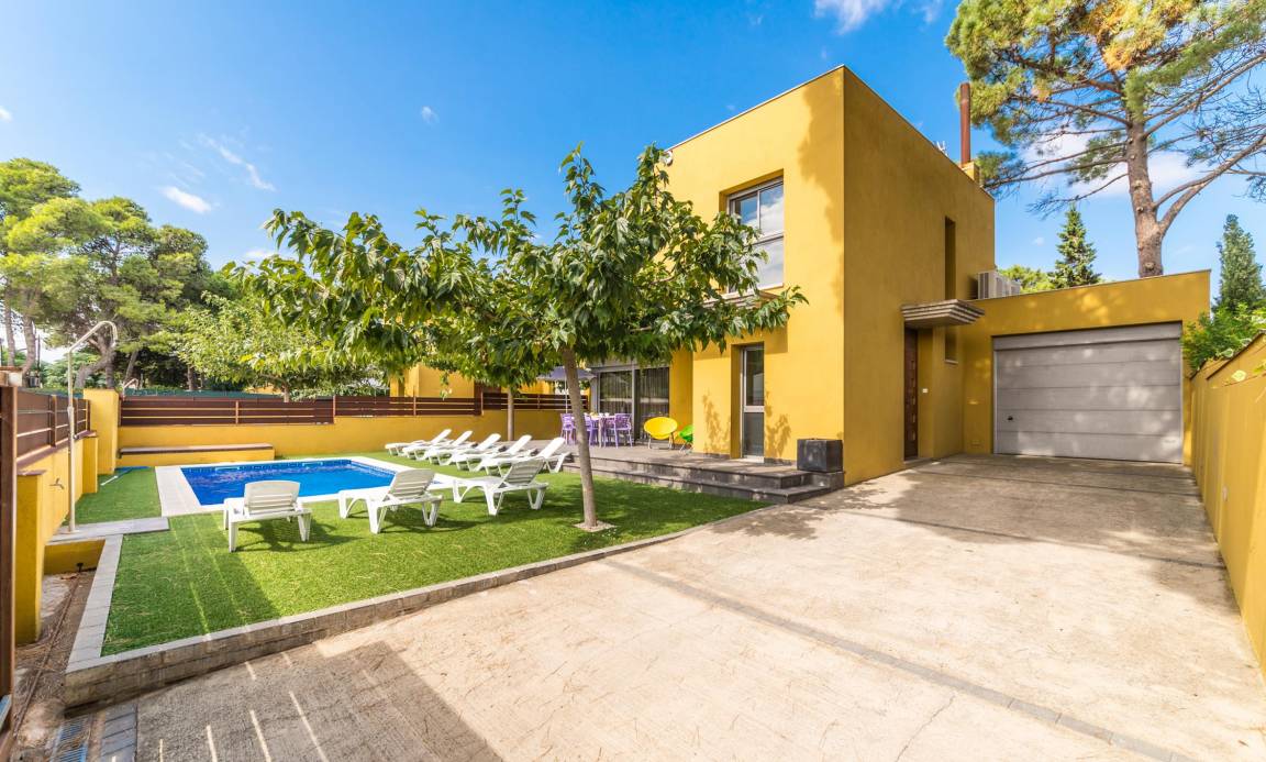 169 M² Villa ∙ 3 Bedrooms ∙ 8 Guests - L'Escala