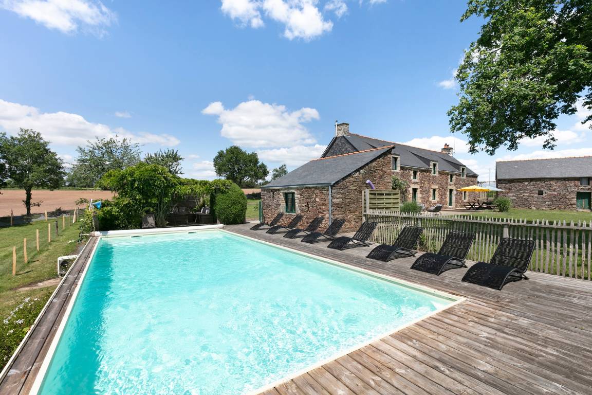 200 M² Maison De Vacances ∙ 5 Chambres ∙ 14 Personnes - Questembert