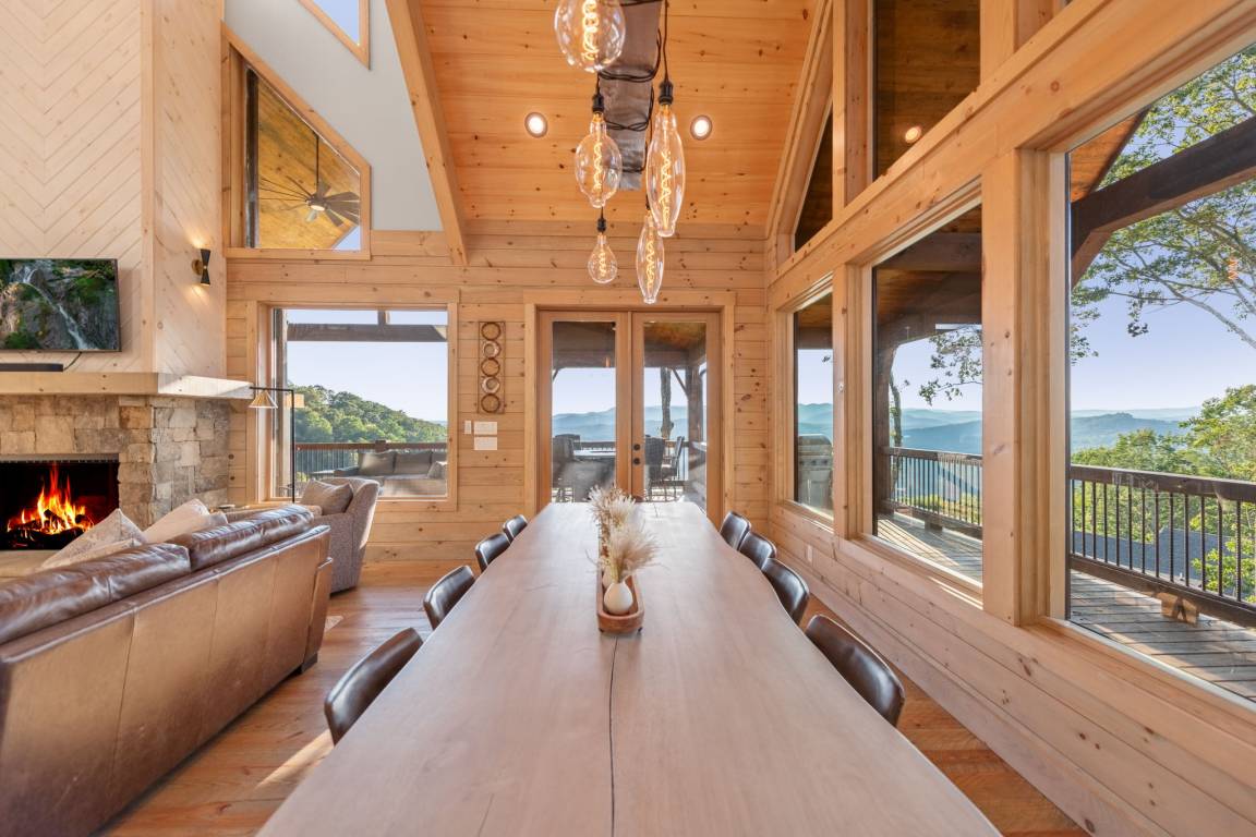 374 M² Cabin ∙ 5 Bedrooms ∙ 14 Guests - Blue Ridge, GA