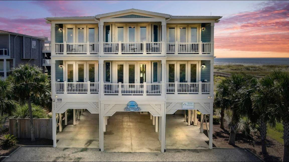 836 M² House ∙ 16 Bedrooms ∙ 60 Guests - Sunset Beach, NC