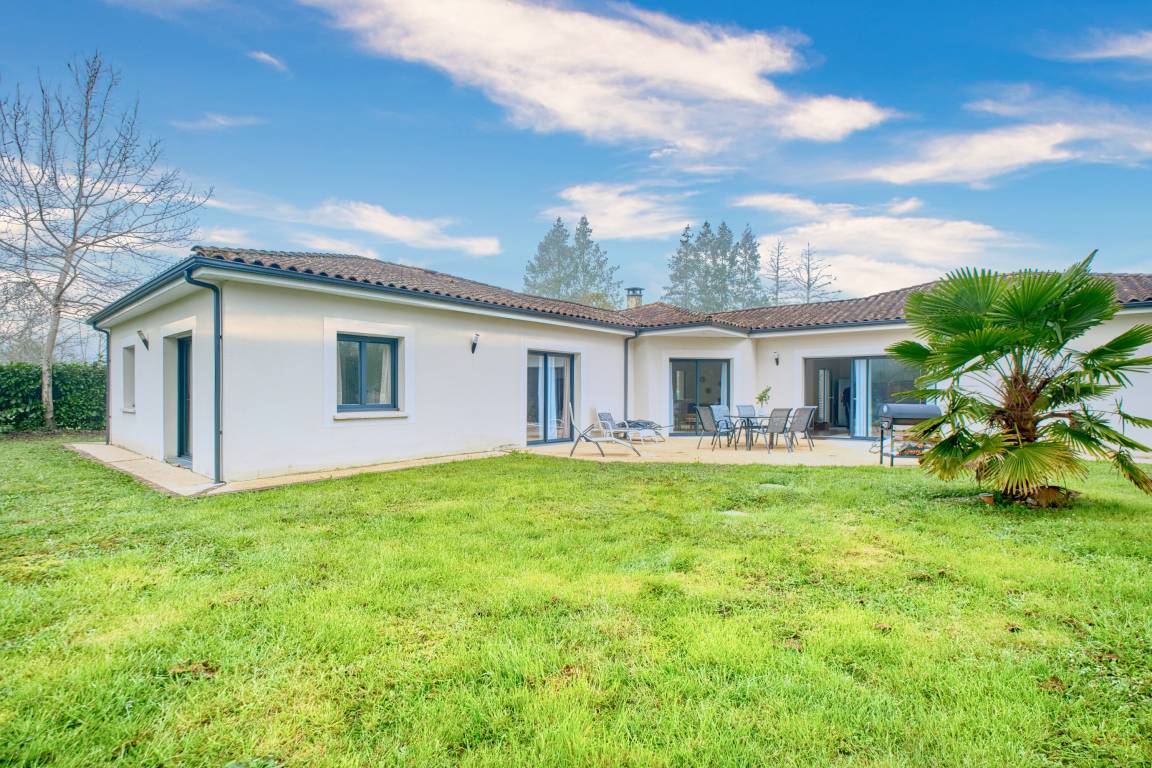 190 M² Maison De Vacances ∙ 4 Chambres ∙ 9 Personnes - Boulazac