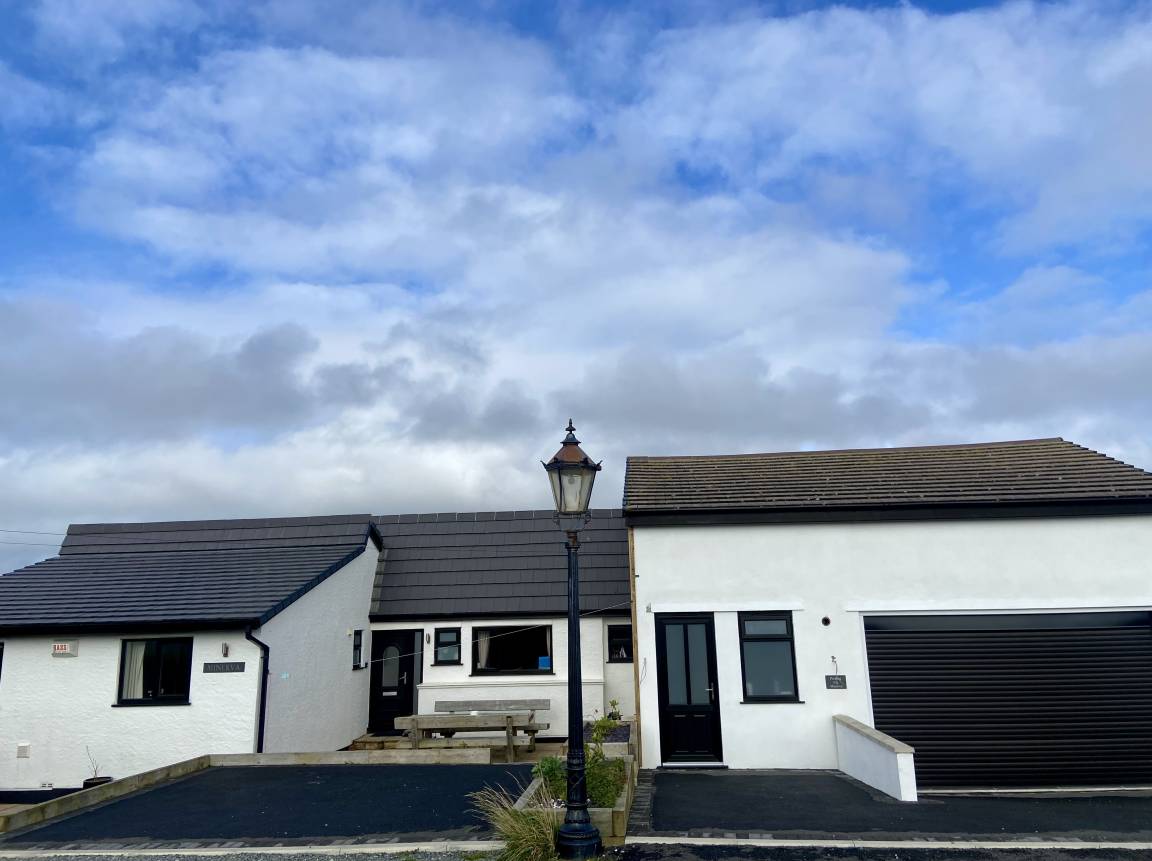 Cottage ∙ 4 Bedrooms ∙ 13 Guests - Holyhead