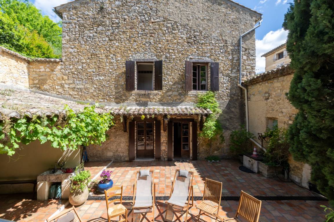 200 M² Villa ∙ 5 Bedrooms ∙ 12 Guests - Ardèche