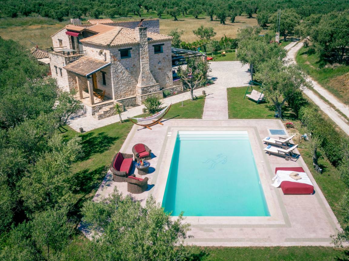 220 M² Villa ∙ 5 Bedrooms ∙ 12 Guests - Zakynthos