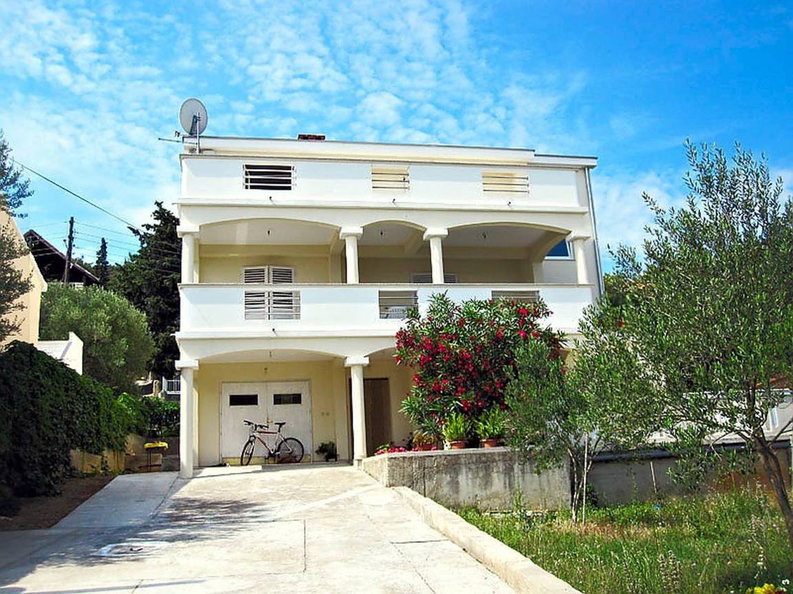 100 M² Apartment ∙ 4 Bedrooms ∙ 6 Guests - Biograd na Moru