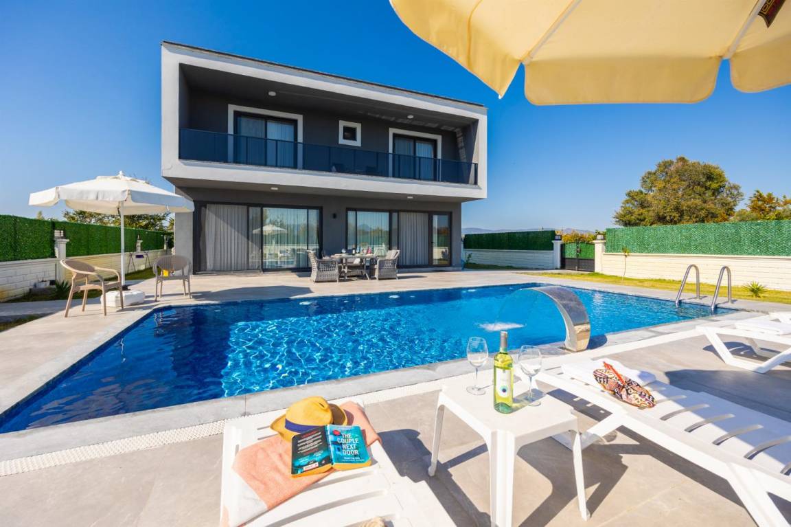 210 M² Villa ∙ 4 Bedrooms ∙ 8 Guests - Dalaman