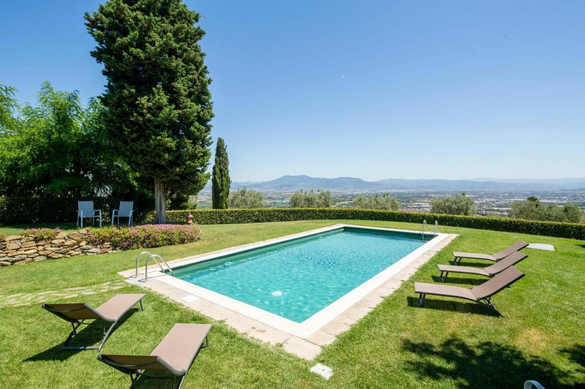 1000 M² Villa ∙ 7 Bedrooms ∙ 15 Guests - Prato