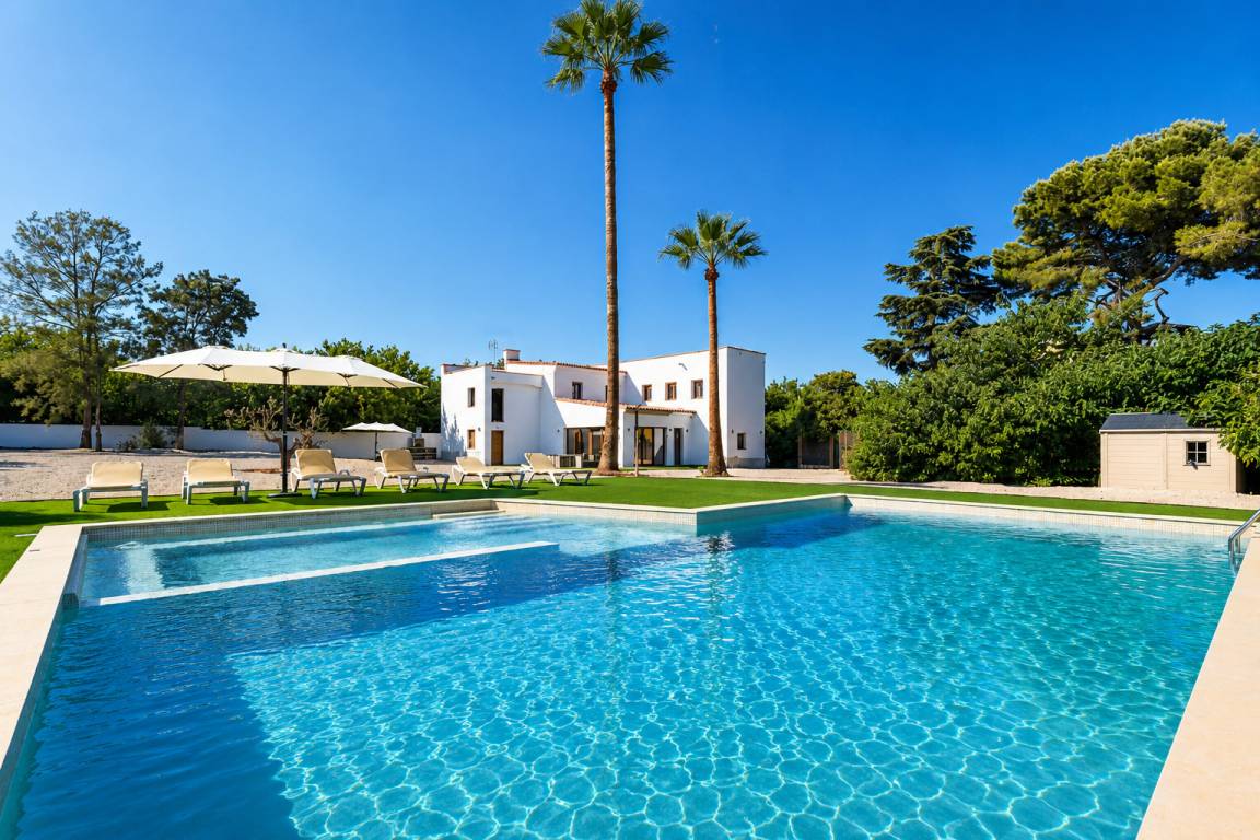 350 M² Villa ∙ 8 Habitaciones ∙ 18 Huéspedes - Tarragona
