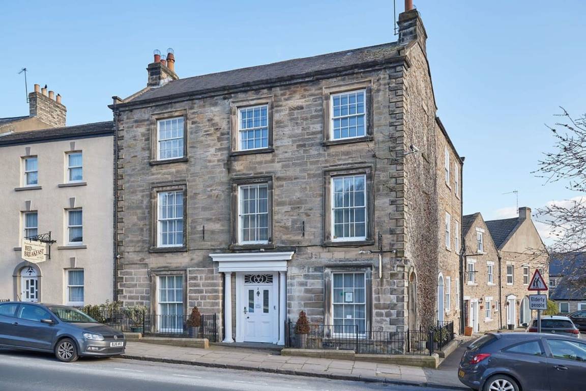 Apartment ∙ 7 Bedrooms ∙ 14 Guests - Richmond Castle