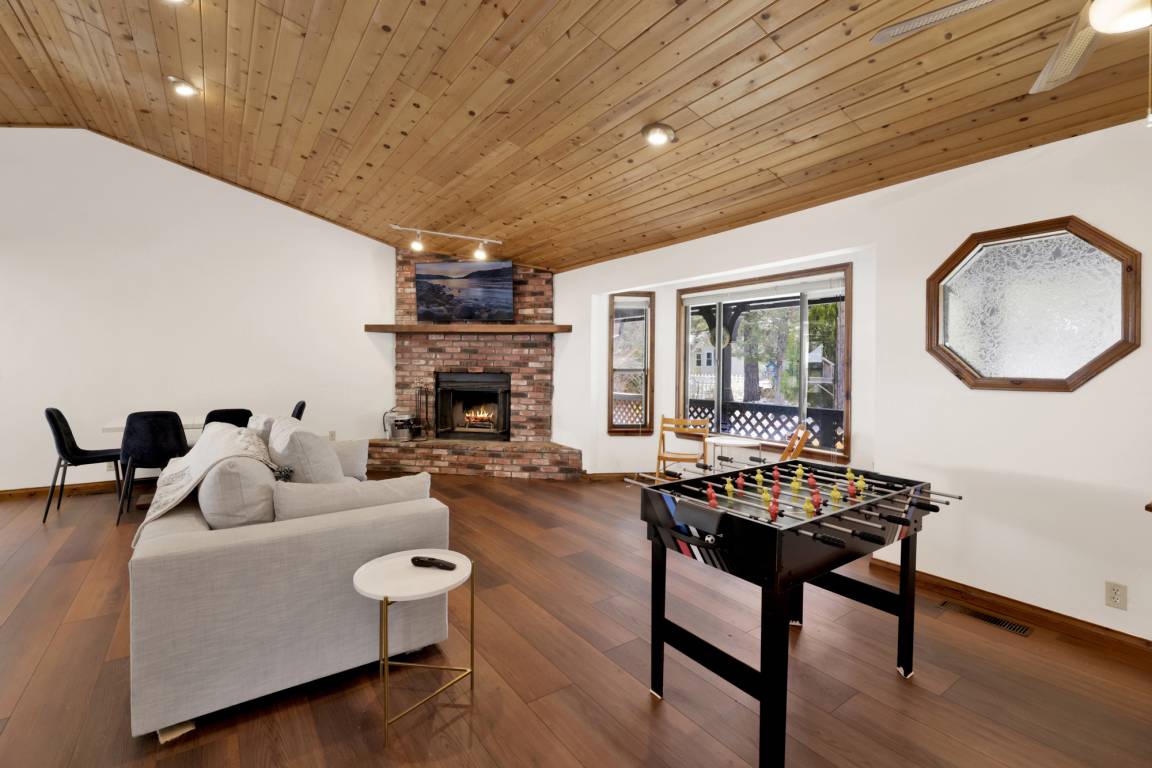 126 M² Cabin ∙ 3 Bedrooms ∙ 8 Guests - Big Bear, CA