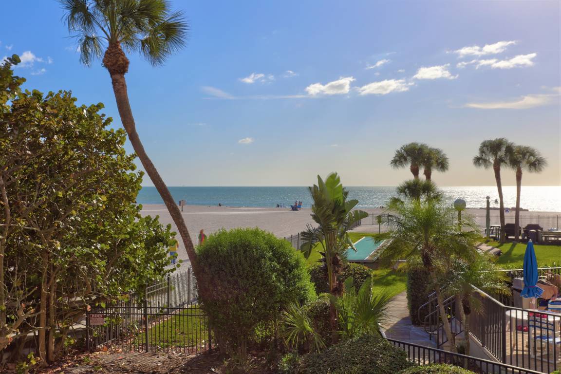 80 M² Condo ∙ 2 Bedrooms ∙ 6 Guests - St. Pete Beach, FL