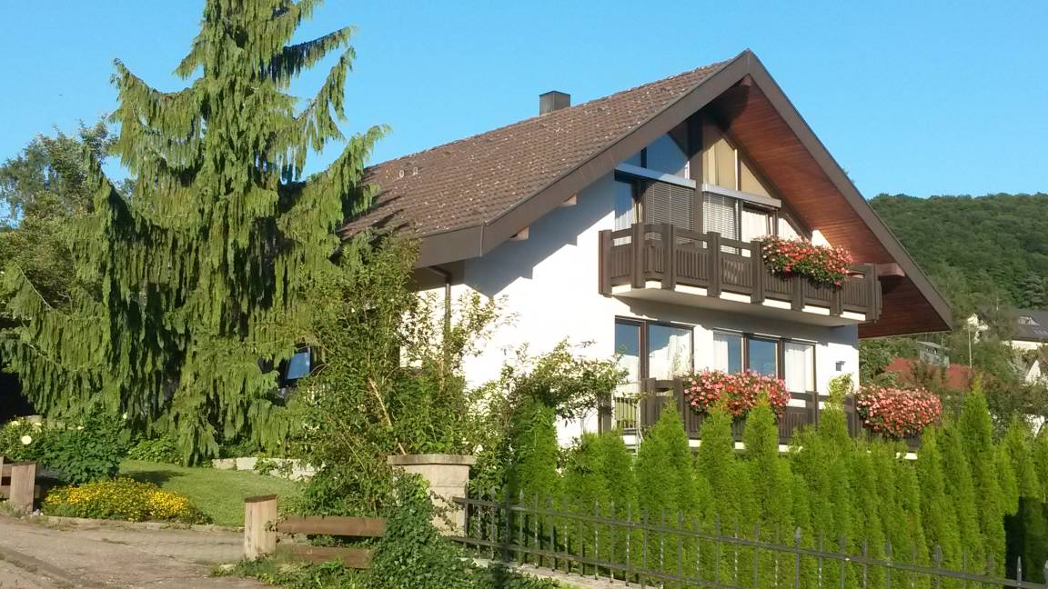 90 M² Ferienwohnung ∙ 2 Schlafzimmer ∙ 5 Gäste - Bisingen