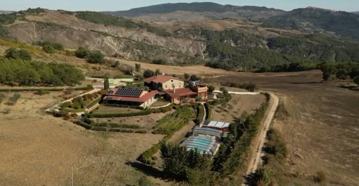 1000 M² Farmhouse ∙ 12 Bedrooms ∙ 23 Guests - Basilicata