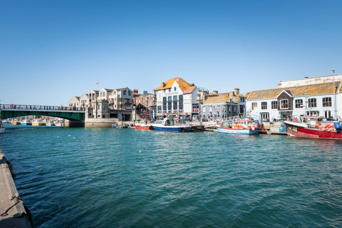 Cottage ∙ 2 Bedrooms ∙ 4 Guests - Weymouth Pier