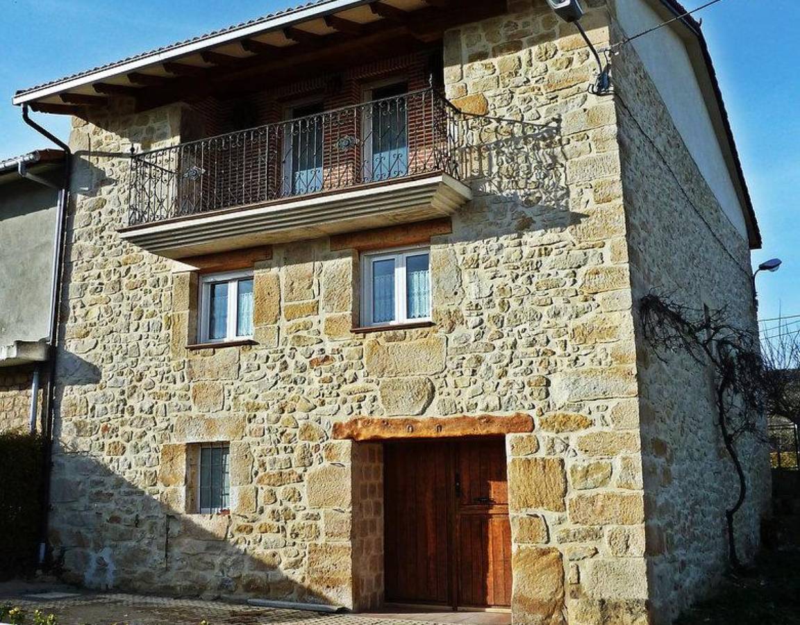 300 M² Casa ∙ 8 Habitaciones ∙ 16 Huéspedes - Trespaderne