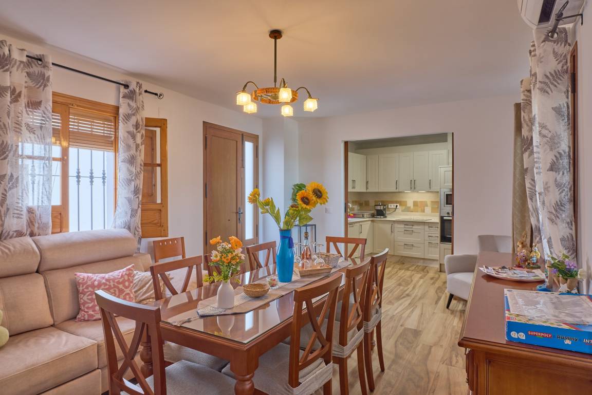 90 M² House ∙ 4 Bedrooms ∙ 8 Guests - Cabra