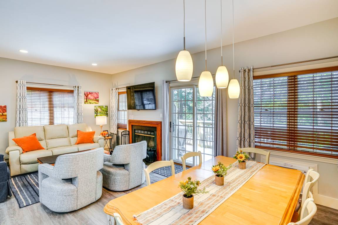 159 M² Apartment ∙ 3 Bedrooms ∙ 8 Guests - Pontoosuc Lake, MA