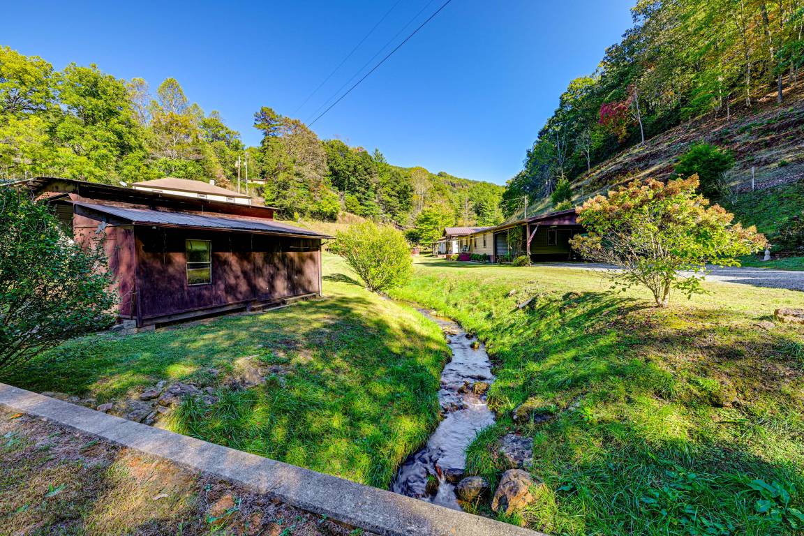 92 M² House ∙ 3 Bedrooms ∙ 6 Guests - Sylva, NC