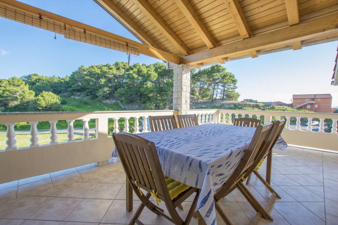 110 M² Apartment ∙ 2 Bedrooms ∙ 5 Guests - Rab Island