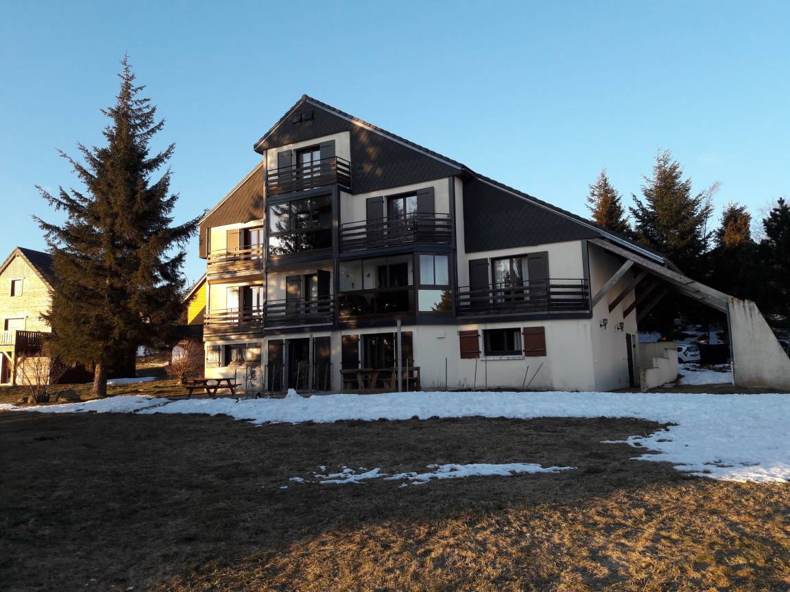 79 M² Appartement ∙ 2 Chambres ∙ 6 Personnes - Super-Besse