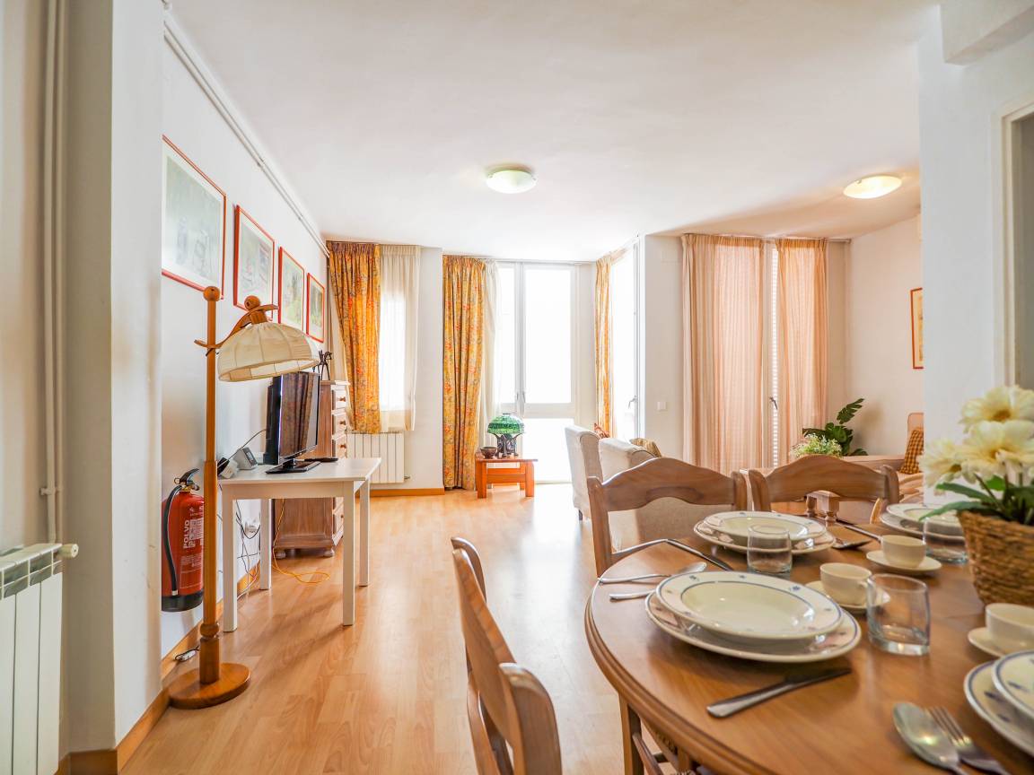 85 M² Apartamento ∙ 3 Habitaciones ∙ 6 Huéspedes - Sitges