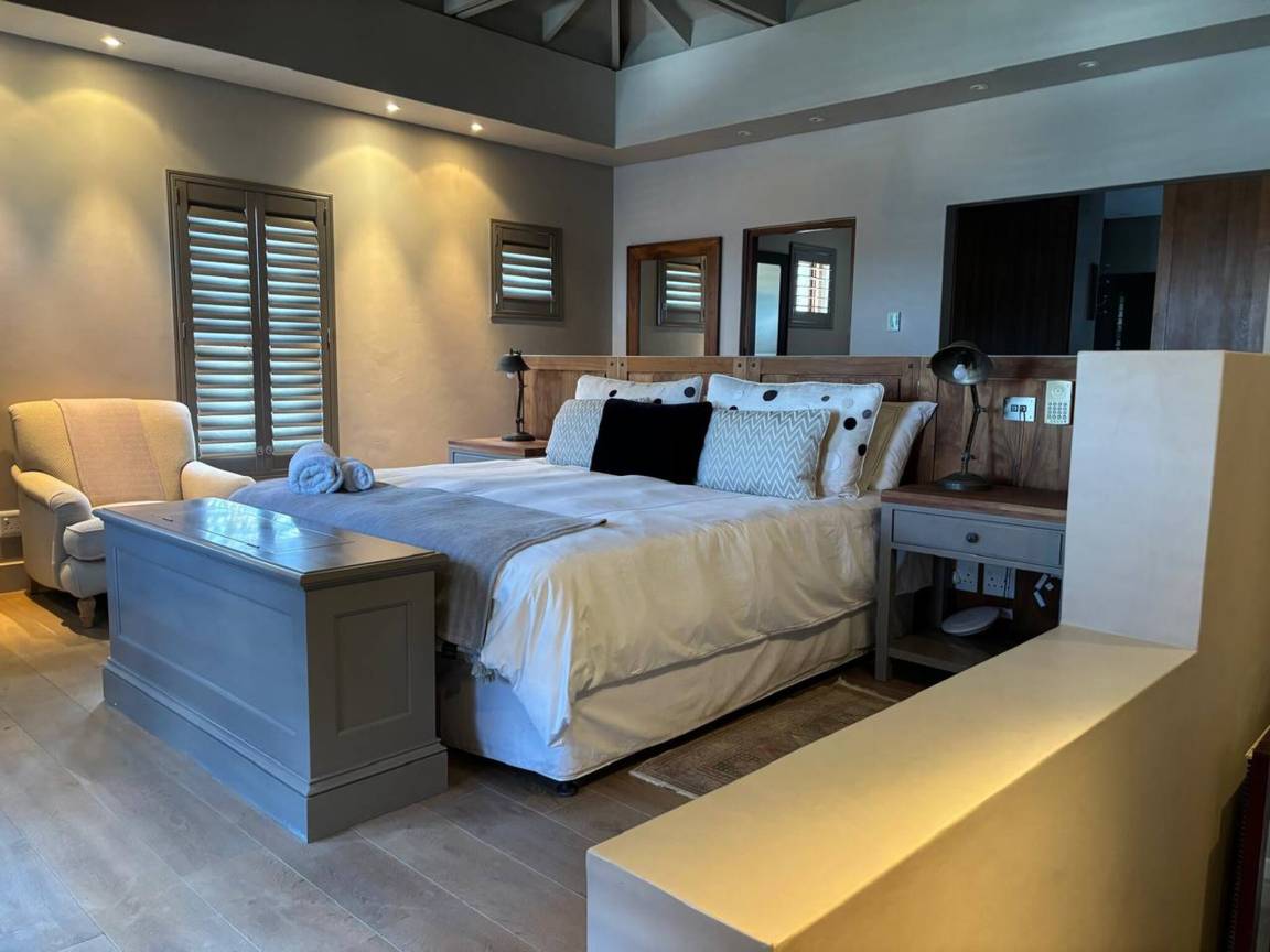 200 M² Villa ∙ 5 Bedrooms ∙ 8 Guests - Knysna