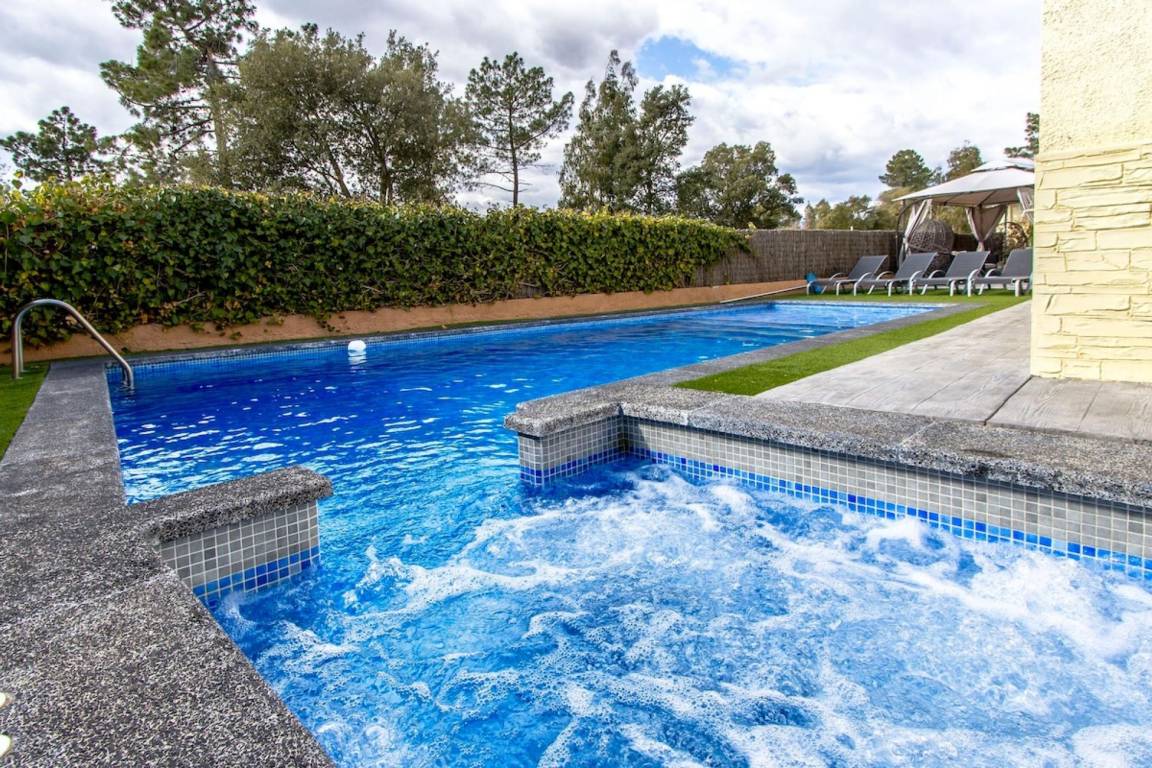 200 M² Villa ∙ 5 Bedrooms ∙ 10 Guests - Gerona