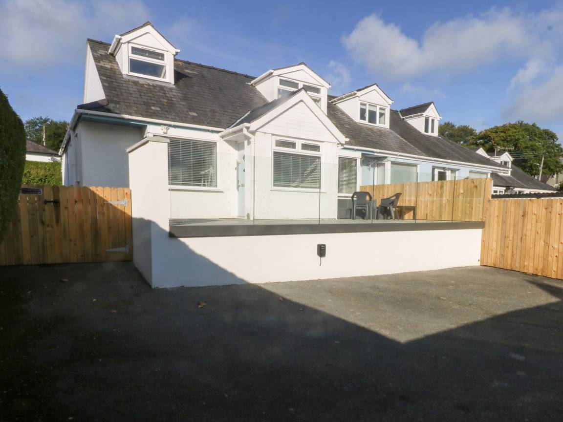 Cottage ∙ 4 Bedrooms ∙ 6 Guests - Pwllheli
