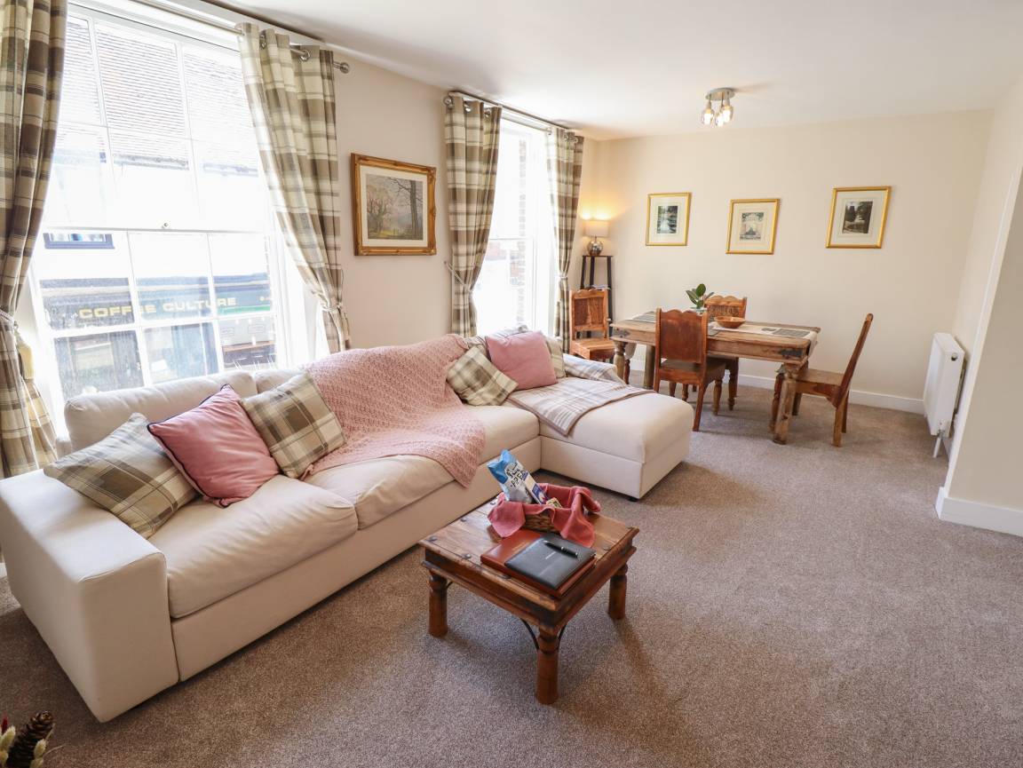 Cottage ∙ 2 Bedrooms ∙ 4 Guests - Lincoln