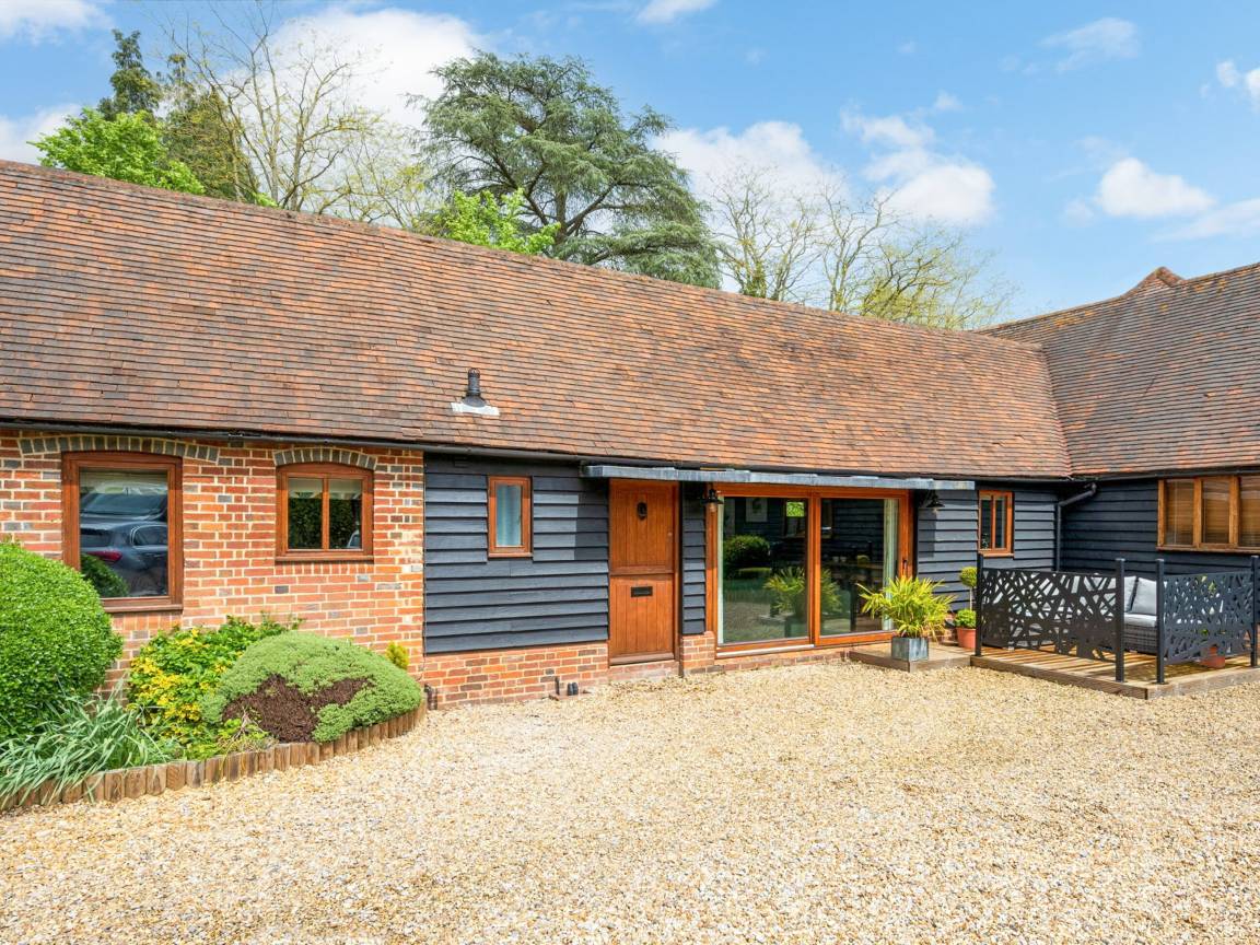 Cottage ∙ 2 Bedrooms ∙ 4 Guests - Basingstoke