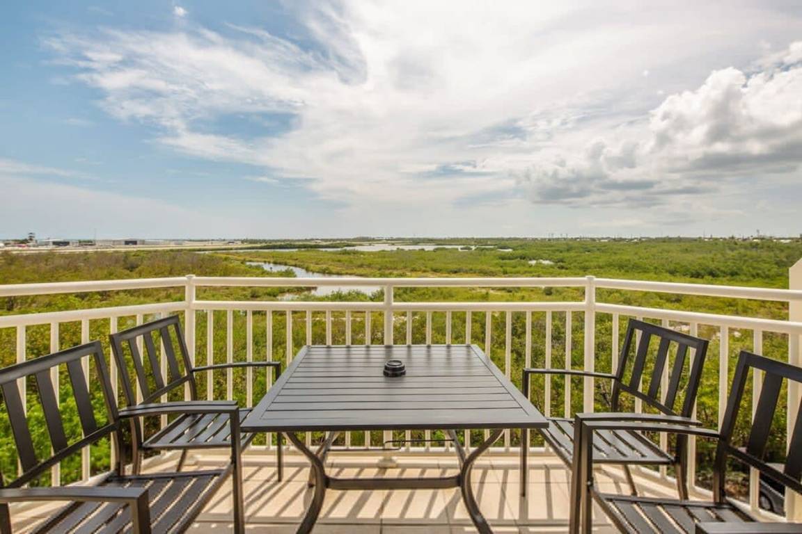 Apartment ∙ 2 Bedrooms ∙ 6 Guests - Key West, FL