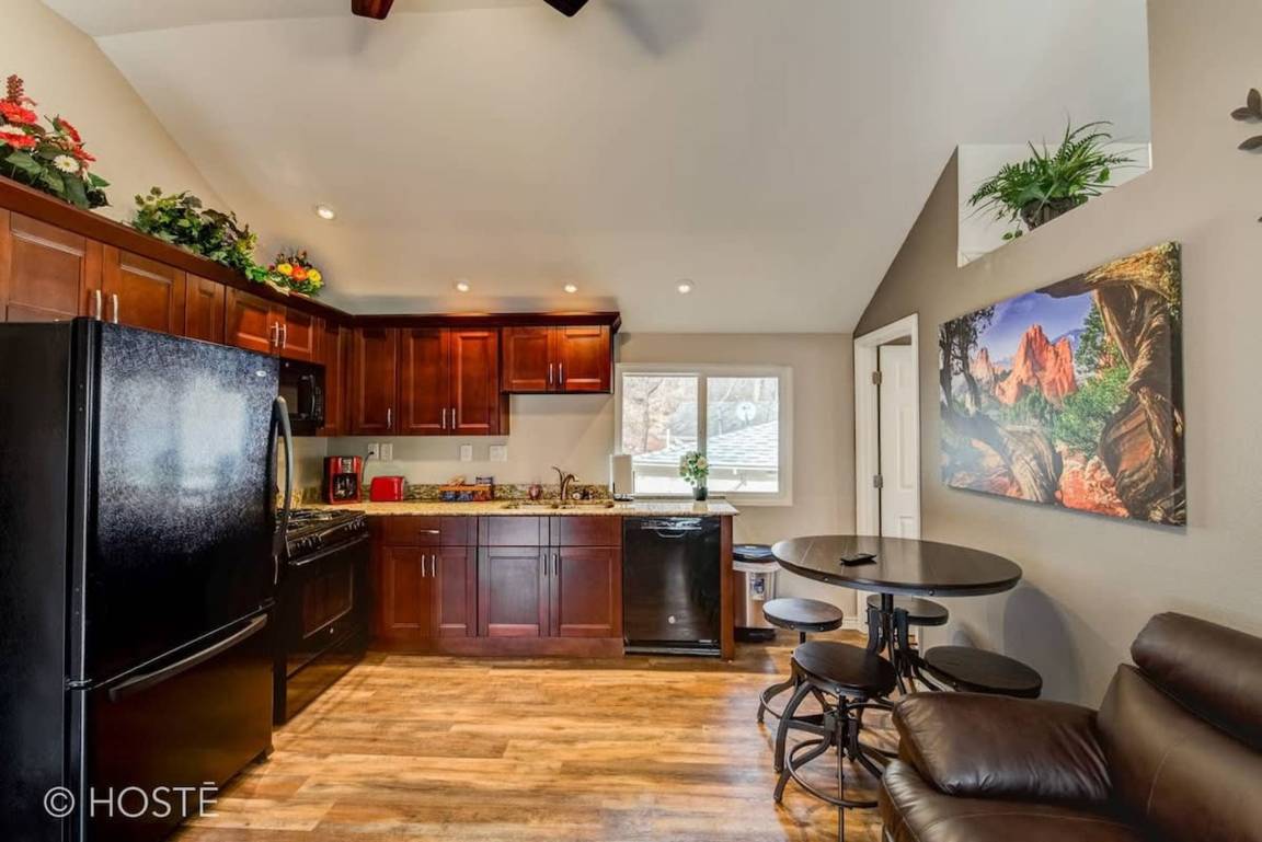 House ∙ 3 Bedrooms ∙ 8 Guests - Manitou Springs, CO