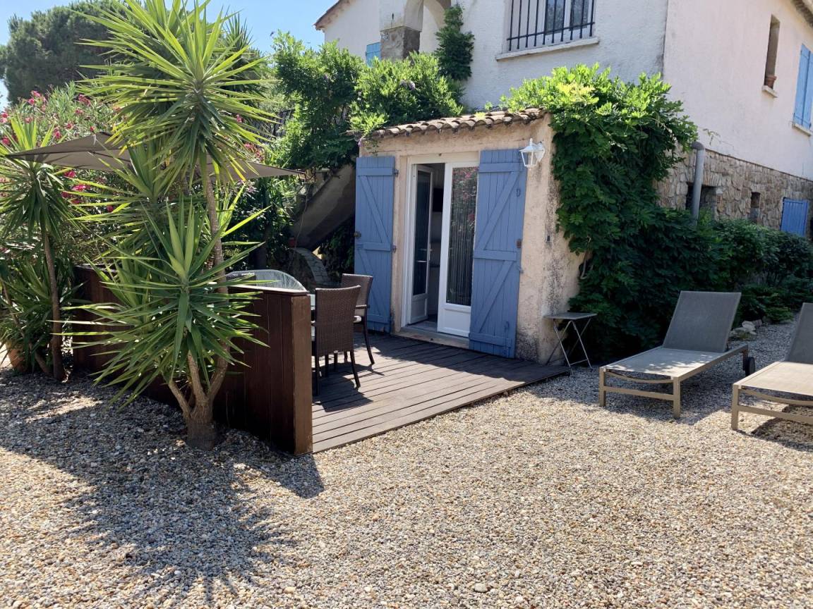 34 M² Mökki ∙ 1 Makuuhuone ∙ 2 Vierasta - Var