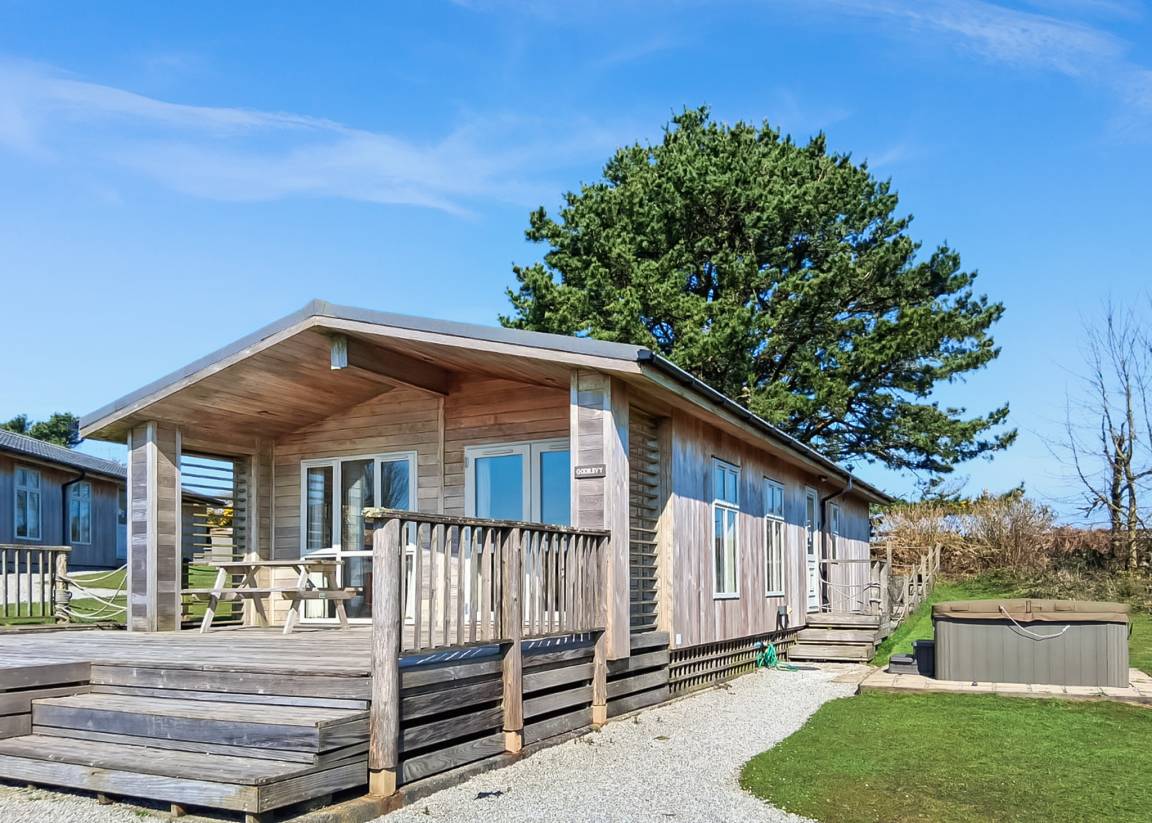 Chalet ∙ 2 Bedrooms ∙ 4 Guests - Pool