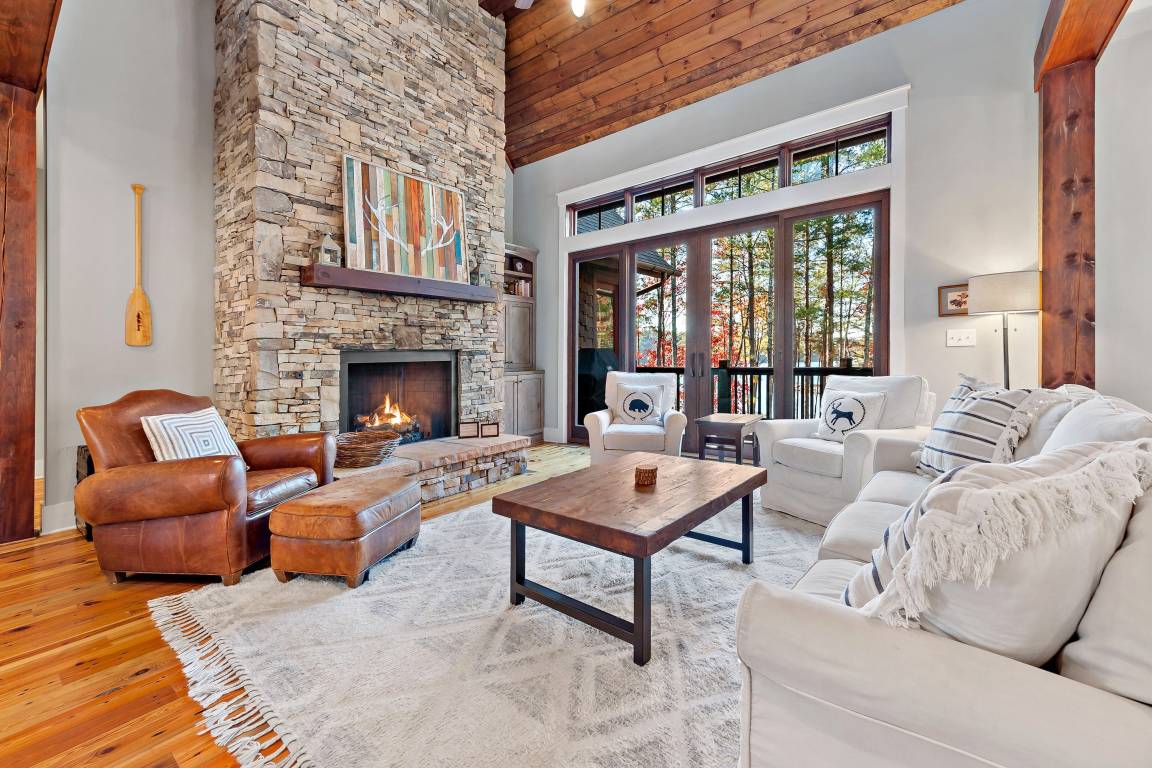 260 M² Cabin ∙ 4 Bedrooms ∙ 8 Guests - Lake James, NC