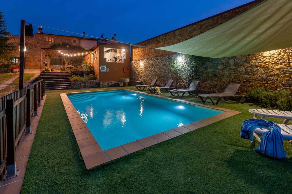 260 M² Casa Rural ∙ 4 Habitaciones ∙ 9 Huéspedes - Costa Brava