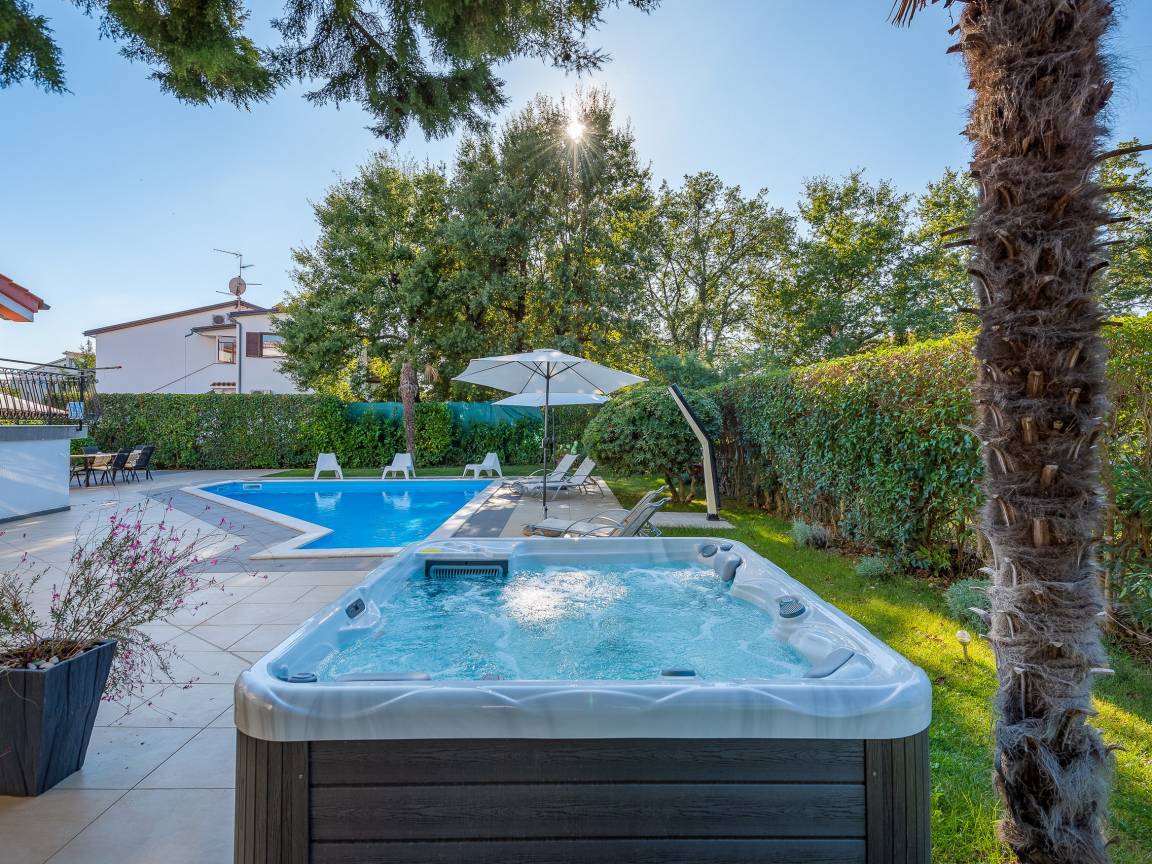 180 M² Villa ∙ 4 Bedrooms ∙ 8 Guests - Poreč