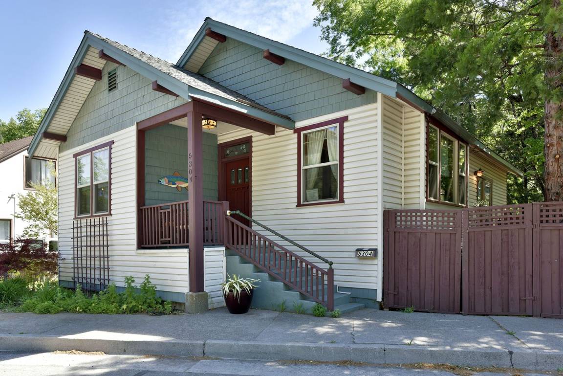 House ∙ 3 Bedrooms ∙ 7 Guests - Dunsmuir, CA