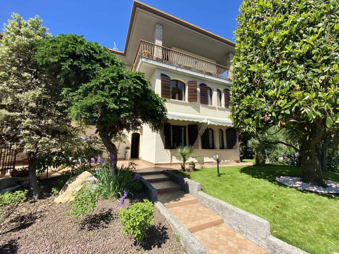 58 M² Ferienwohnung ∙ 2 Schlafzimmer ∙ 6 Gäste - Sirmione