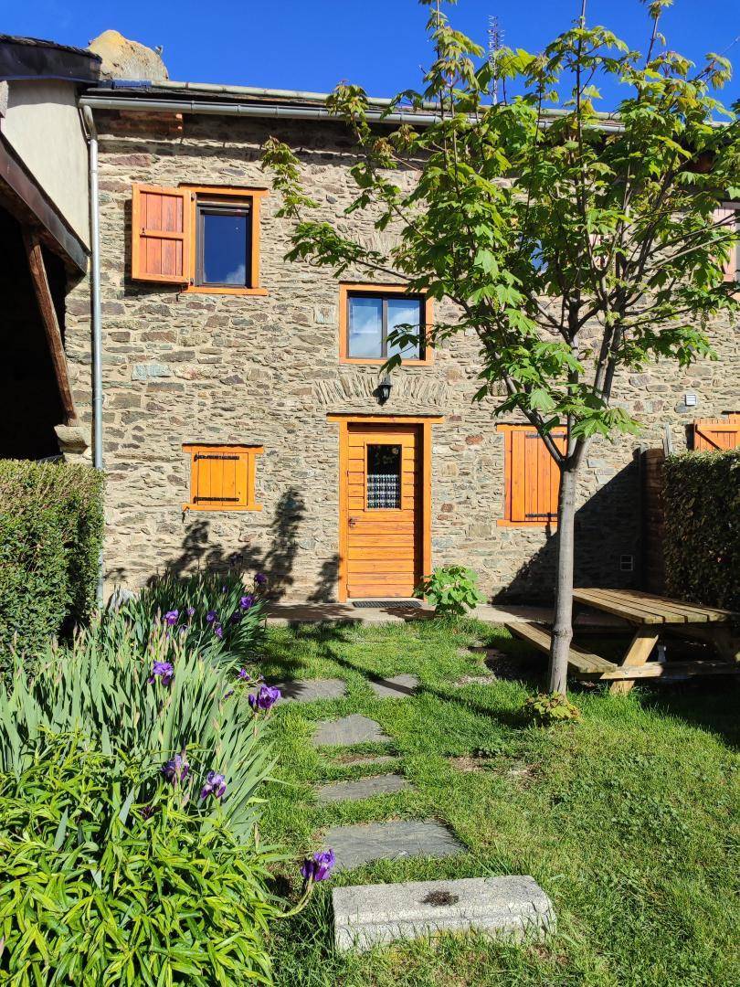 70 M² Gîte ∙ 2 Bedrooms ∙ 4 Guests - Pyrenees