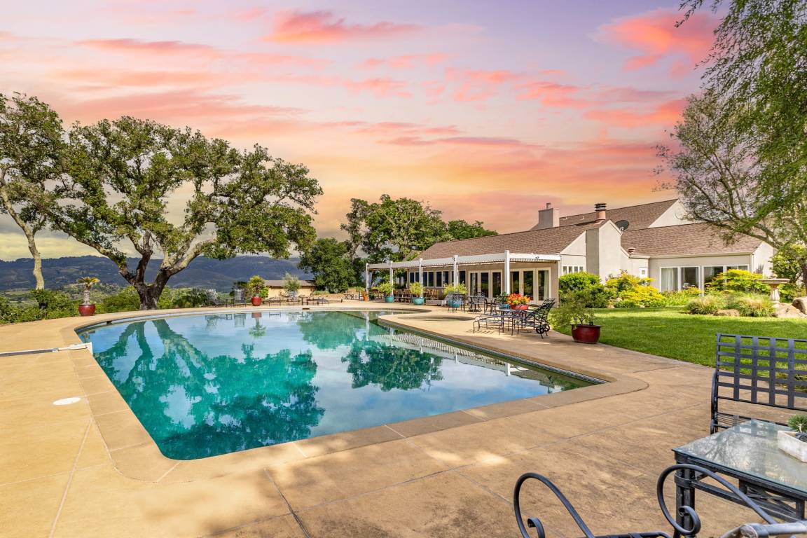 374 M² House ∙ 4 Bedrooms ∙ 10 Guests - Petaluma, CA