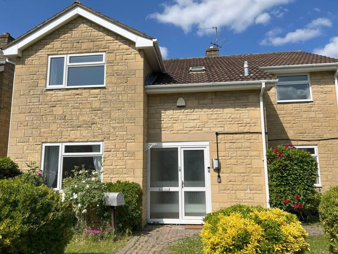 125 M² House ∙ 4 Bedrooms ∙ 8 Guests - Cheltenham