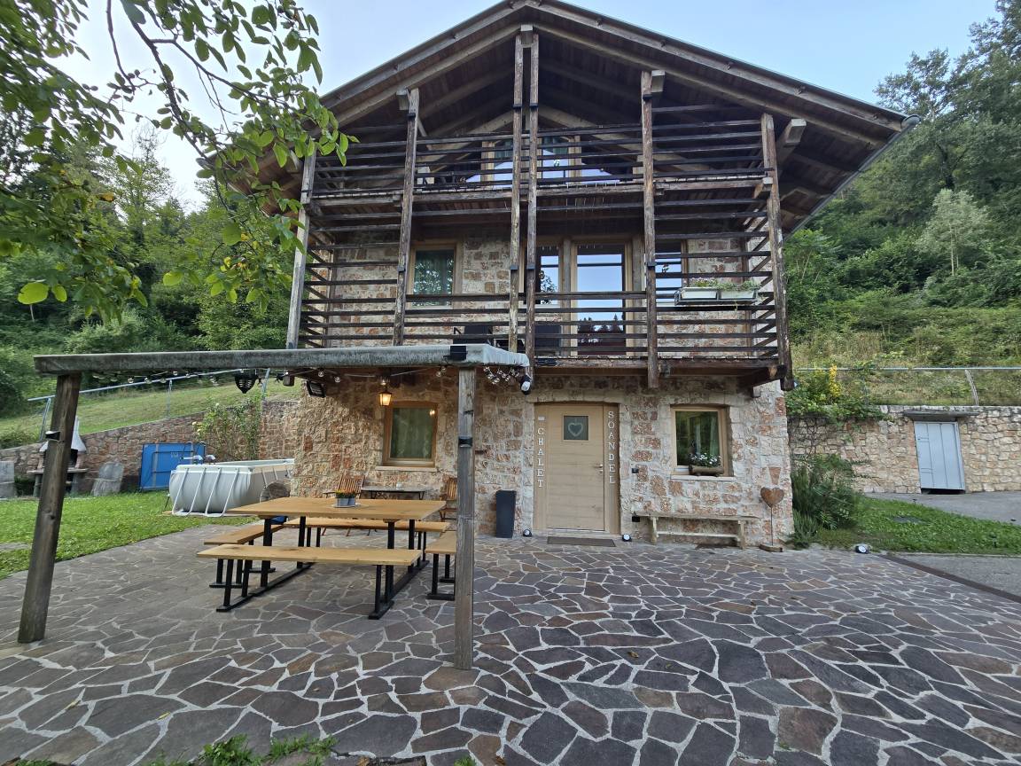 Chalet ∙ 4 Slaapkamers ∙ 10 Gasten - Comano