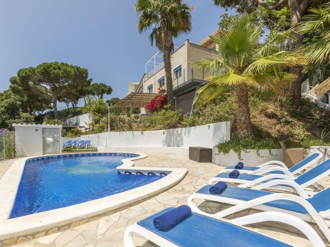 320 M² Villa ∙ 7 Makuuhuonetta ∙ 12 Vierasta - Lloret de Mar