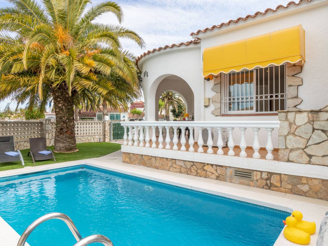65 M² House ∙ 2 Bedrooms ∙ 4 Guests - Empuriabrava