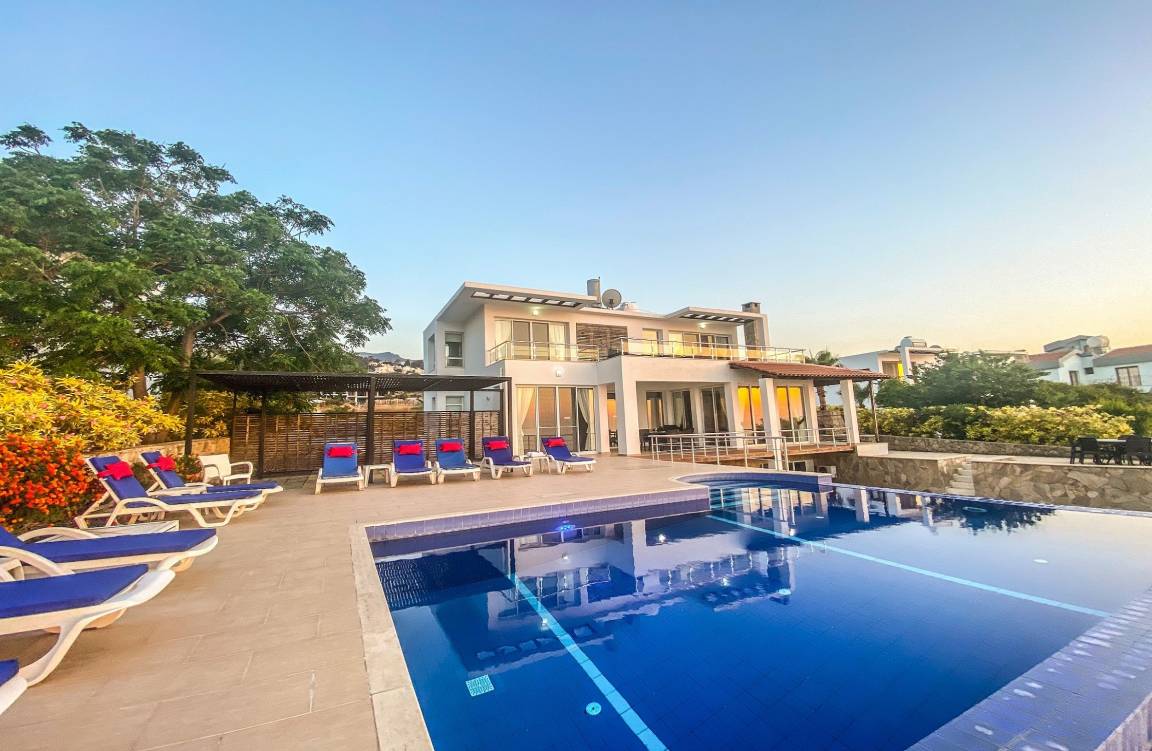 Villa ∙ 5 Bedrooms ∙ 10 Guests - Northern Cyprus