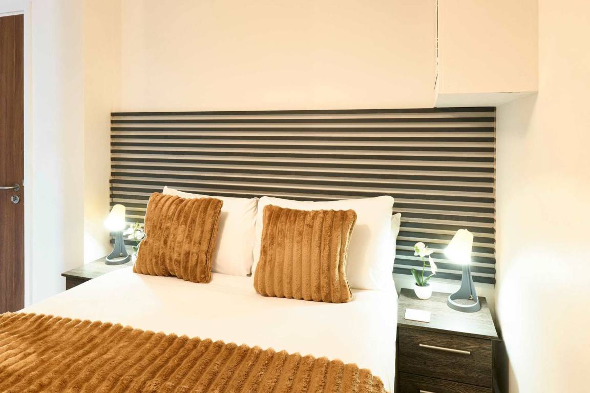 Apartment ∙ 1 Bedroom ∙ 4 Guests - Walker Art Gallery
