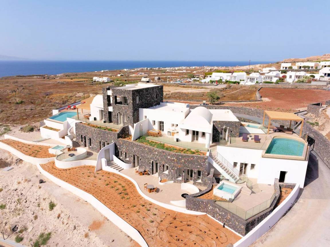 Villa ∙ 8 Bedrooms ∙ 16 Guests - Oia